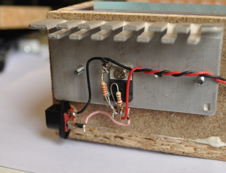LM317_and_heatsink_mounted - Electronics-Lab.com