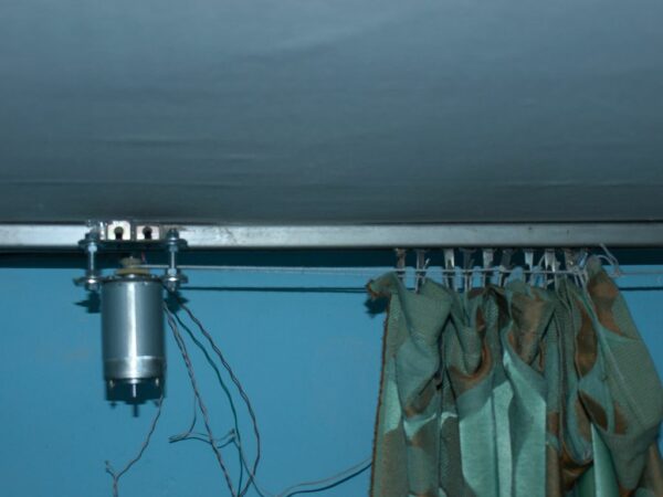 Motorized Curtain with Remote control - Electronics-Lab