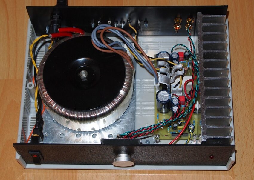 Audio Power Amplifier with TDA2050 - Electronics-Lab