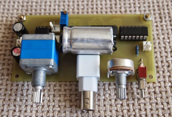 Audio Oscillator with Frequency Counter - Electronics-Lab