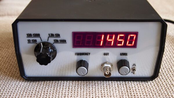 Audio Oscillator with Frequency Counter - Electronics-Lab