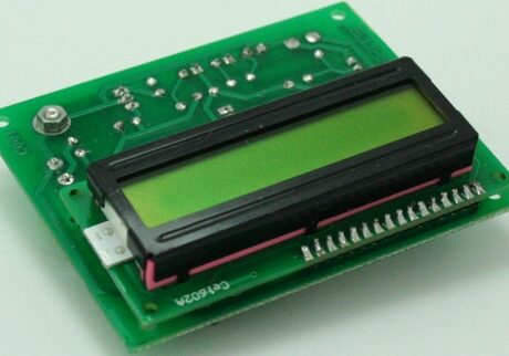 pic16f-28-pin-pic-development-board-with-lcd-img1 - Electronics-Lab.com