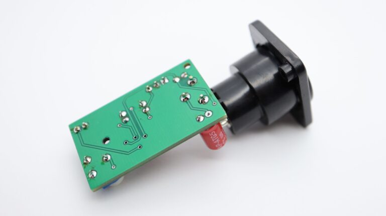 Tiny Professional Microphone Preamplifier - Electronics-Lab