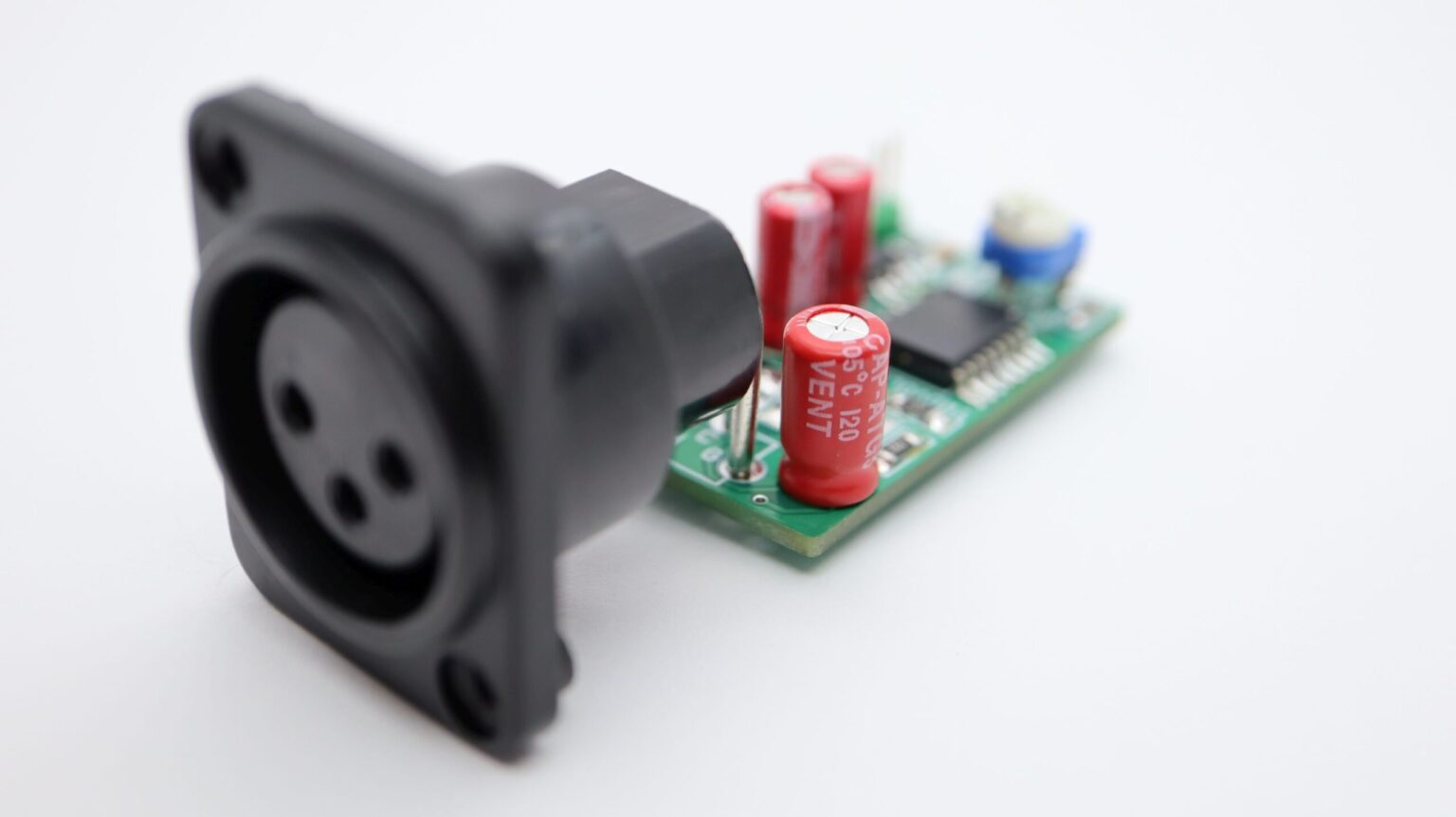 Tiny Professional Microphone Preamplifier - Electronics-Lab