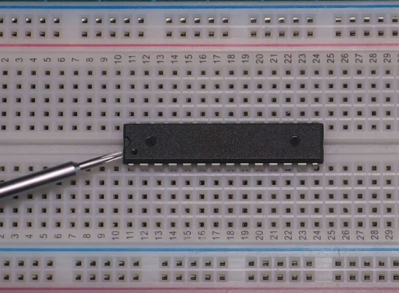 idemtifying the first pin - Electronics-Lab.com