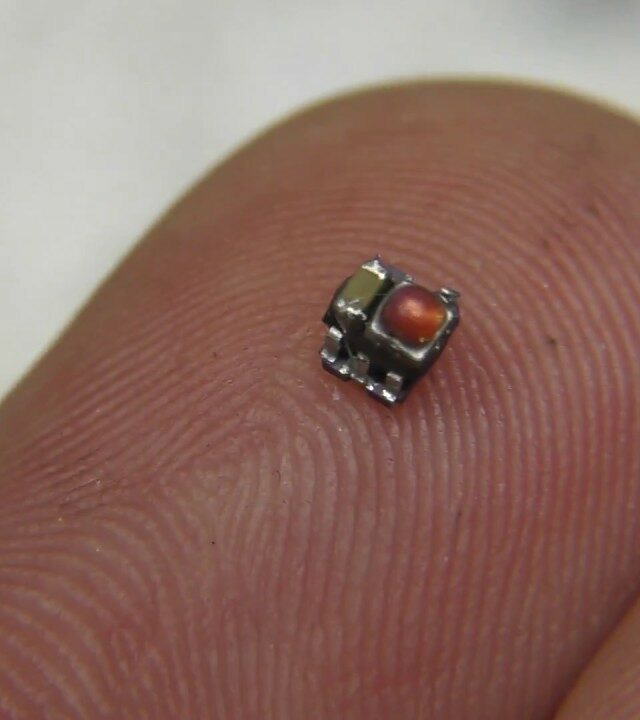 World’s smallest LED blinky - Electronics-Lab.com