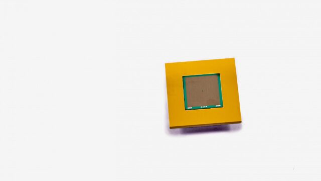 A miniature microfluidics heat sink For high-performance chip cooling ...