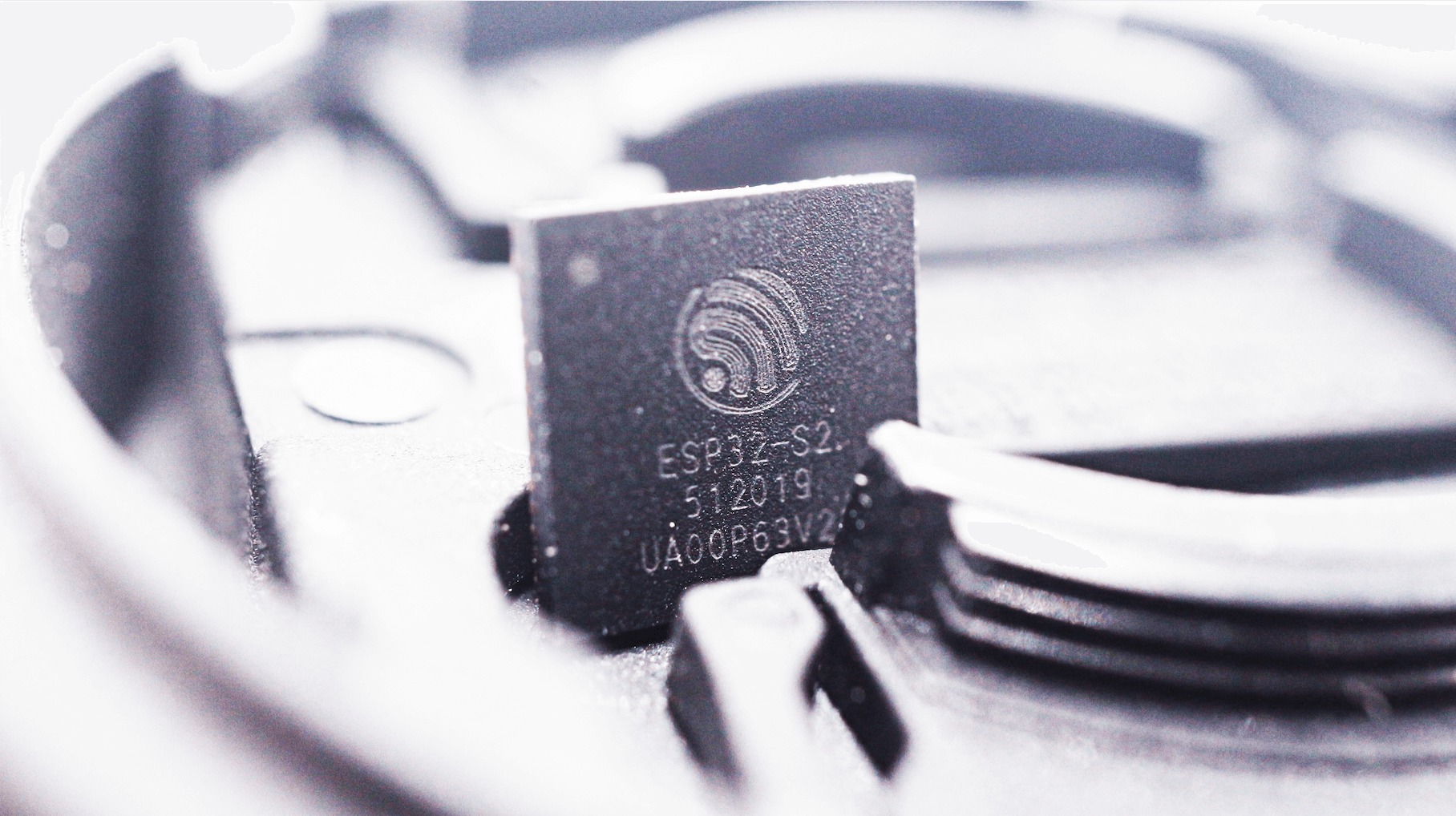 ESP32-S2 chip - Electronics-Lab.com