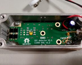 DIY_Particle_Detector_in_cast-aluminium-case - Electronics-Lab.com