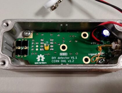 DIY_Particle_Detector_in_cast-aluminium-case - Electronics-Lab.com