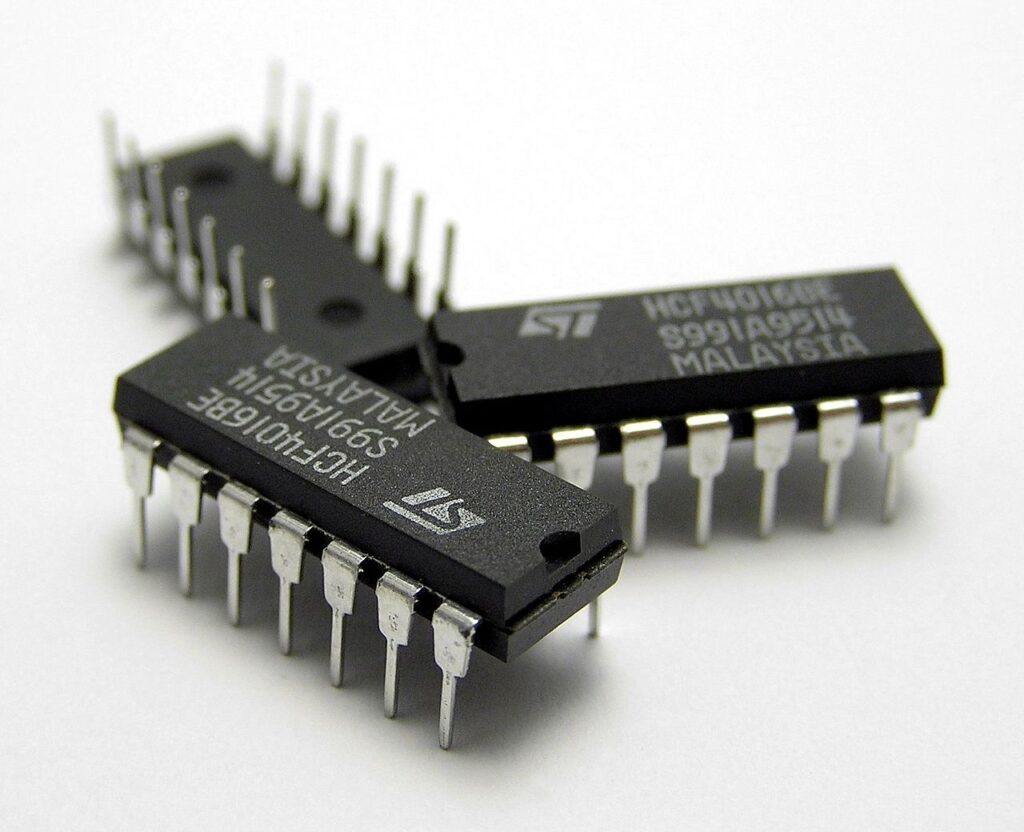 Digital Logic Gates Introduction - Electronics-Lab.com Digital Logic Gates Introduction - Electronics-Lab.com