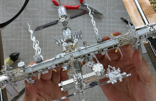 Space O: Do-it-yourself electronic kits that are inspired from NASA ...