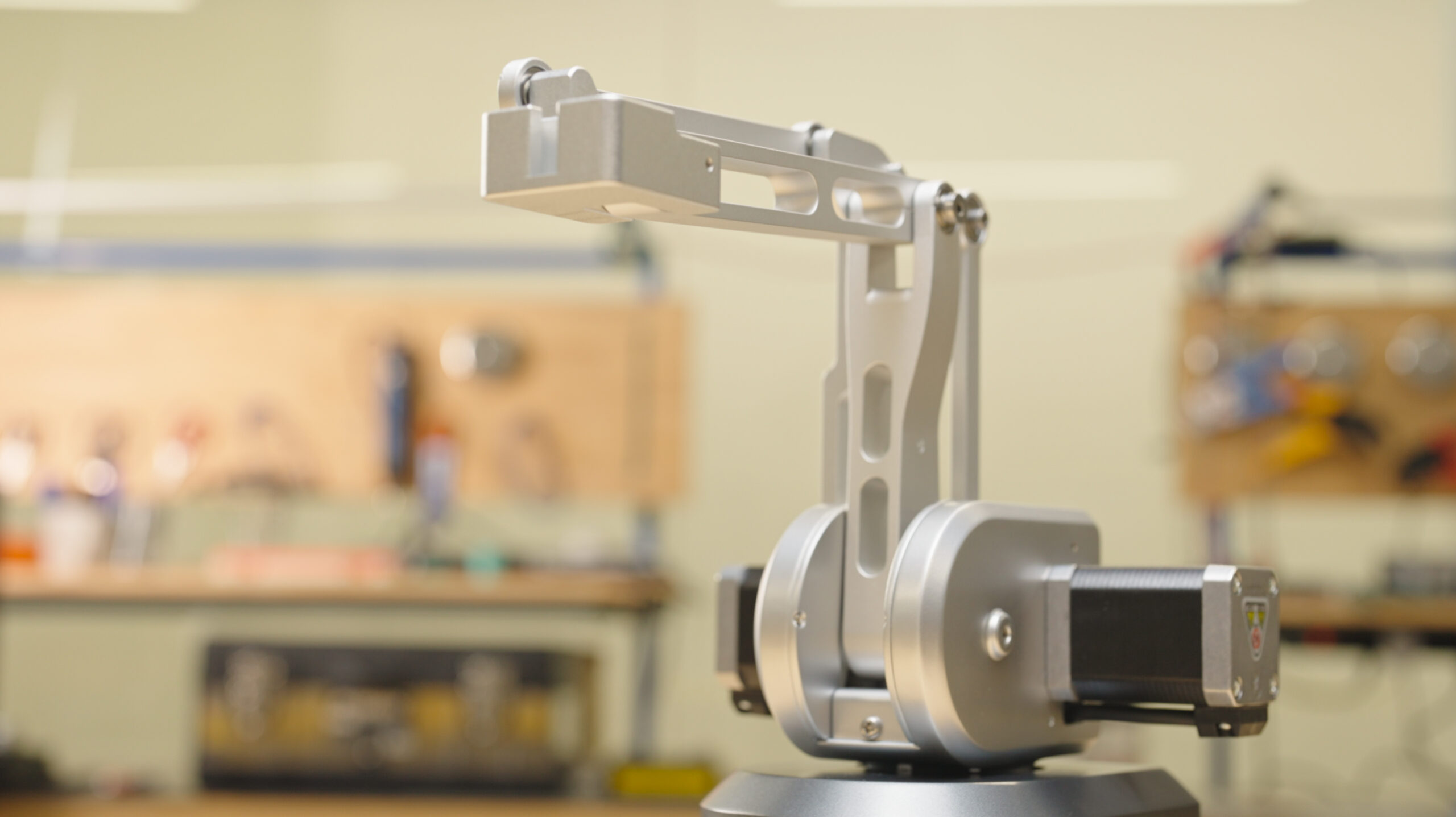 Learn how! Robotic ultraArm P340 by Arduino sketches, engraves, and ...