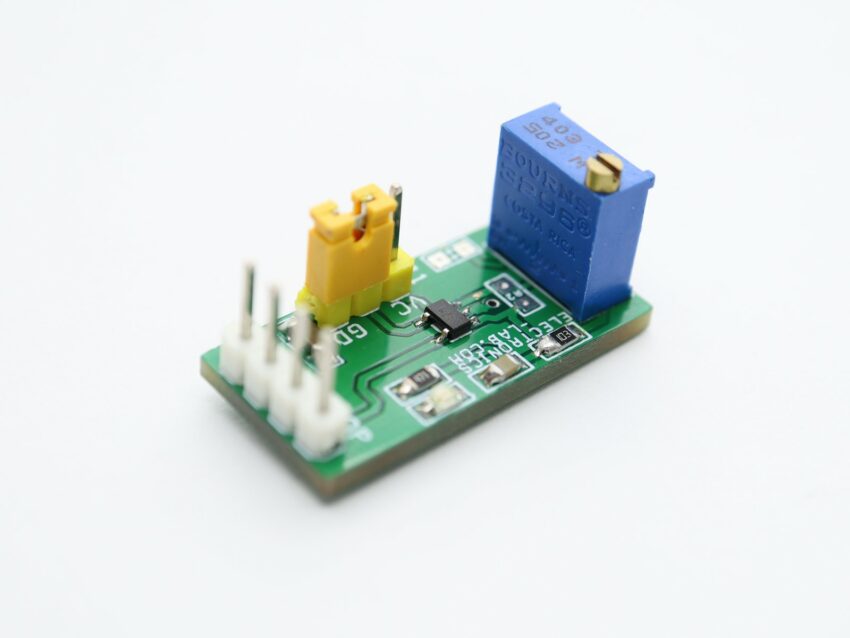 1Khz to 20Mhz Low Power Oscillator - Electronics-Lab.com 1Khz to 20Mhz Low Power Oscillator - Electronics-Lab.com