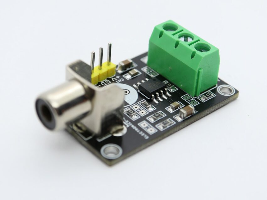 Twisted-Pair Cable-CAT5 – Composite Video Differential Receiver ...