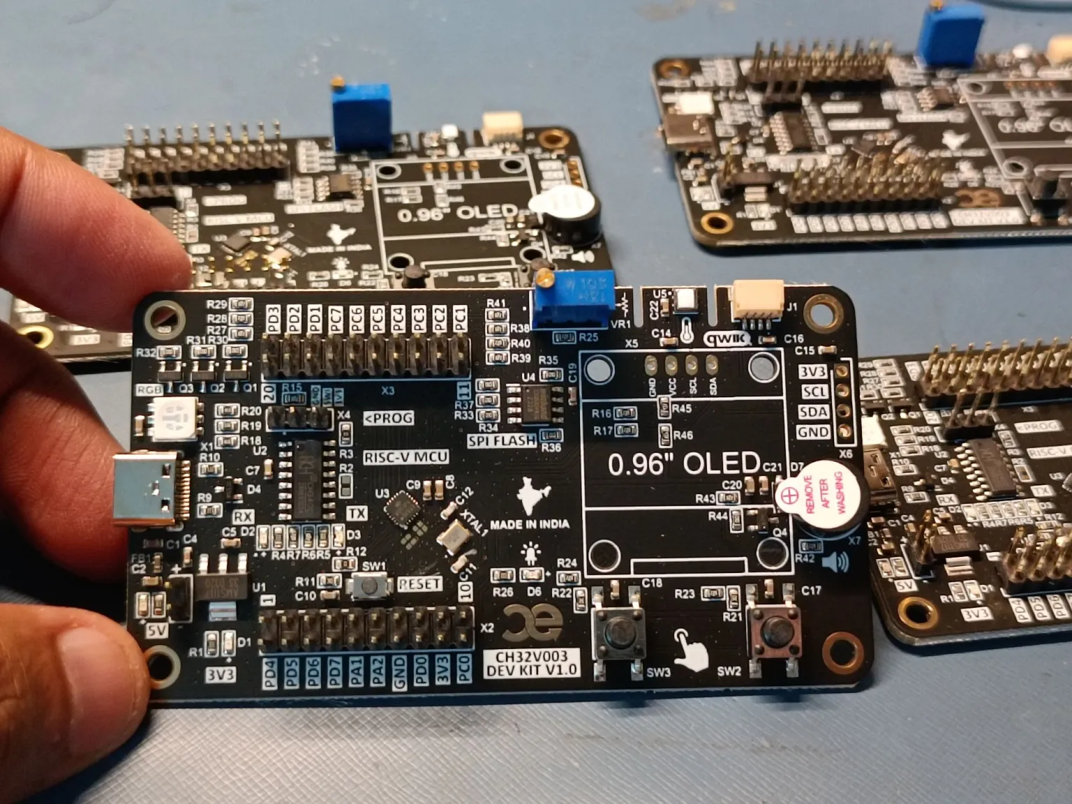 CH32V003-Dev-Kit-CAPUF-Embedded-1 - Electronics-Lab.com