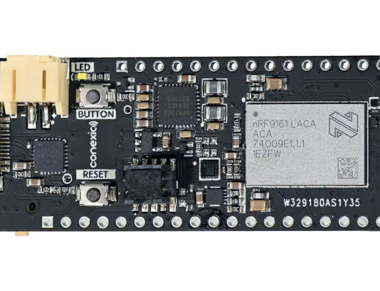 Conexio Stratus Pro Front - Electronics-Lab.com