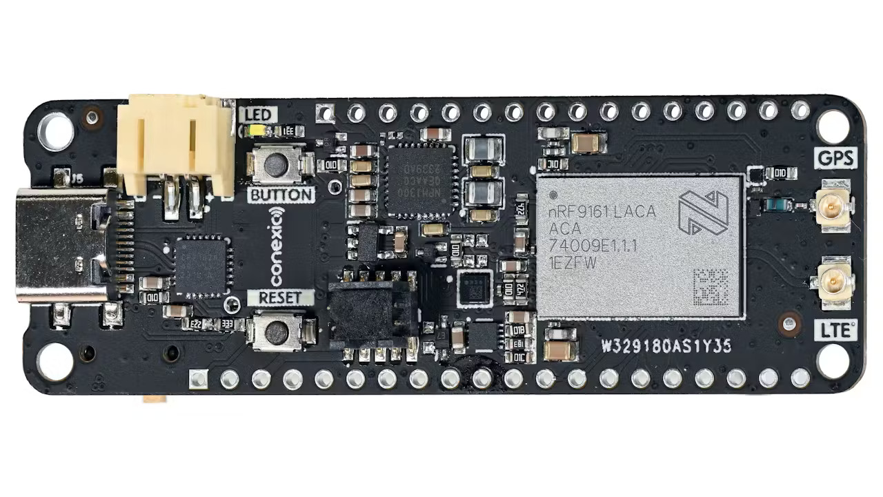 Conexio Stratus Pro Front - Electronics-Lab.com